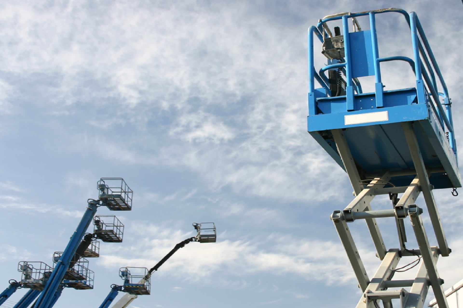 Aerial Lift Safety for Utility Workers | SafetyNow ILT
